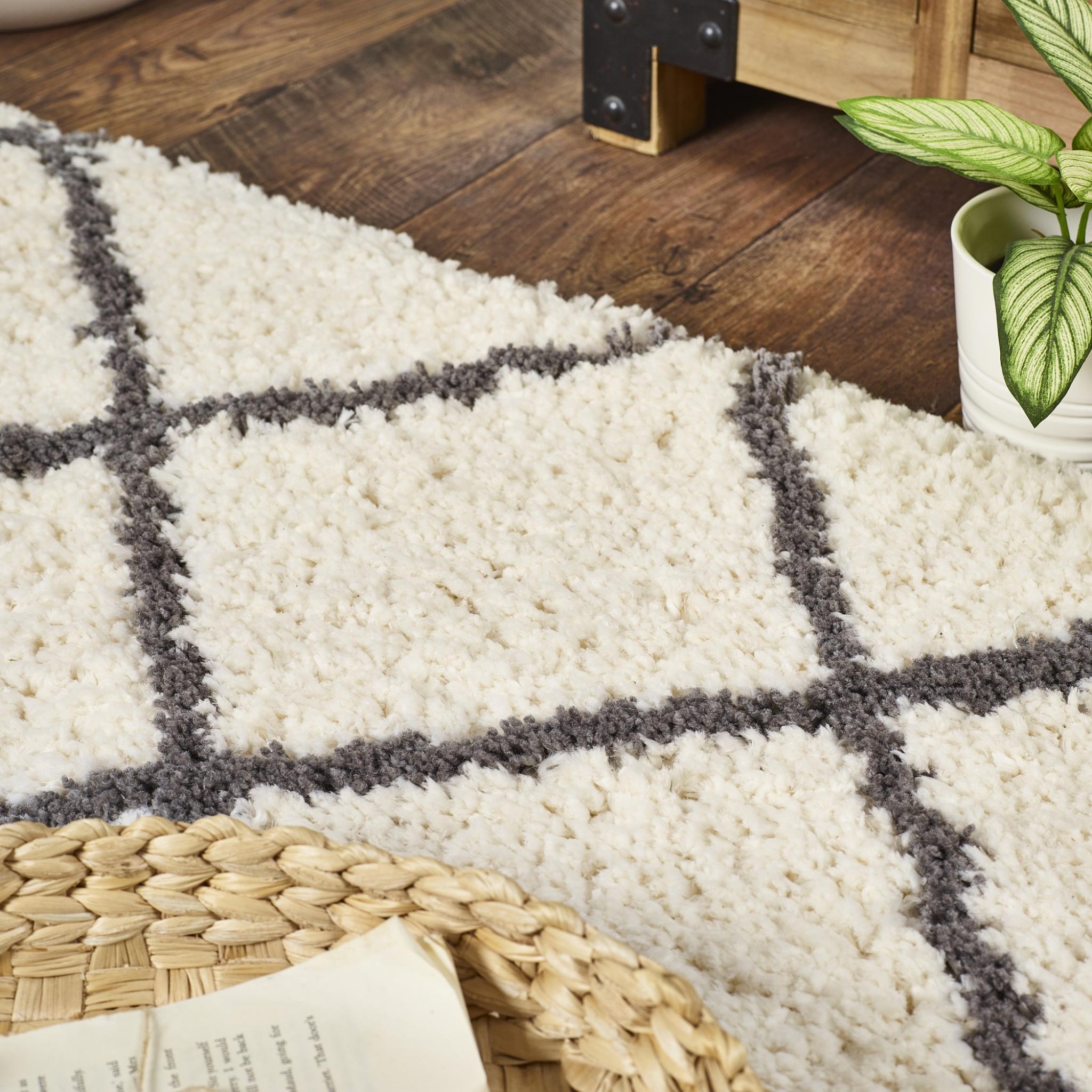 Artisan Diamond Geometric Soft Shaggy White/Grey Rug